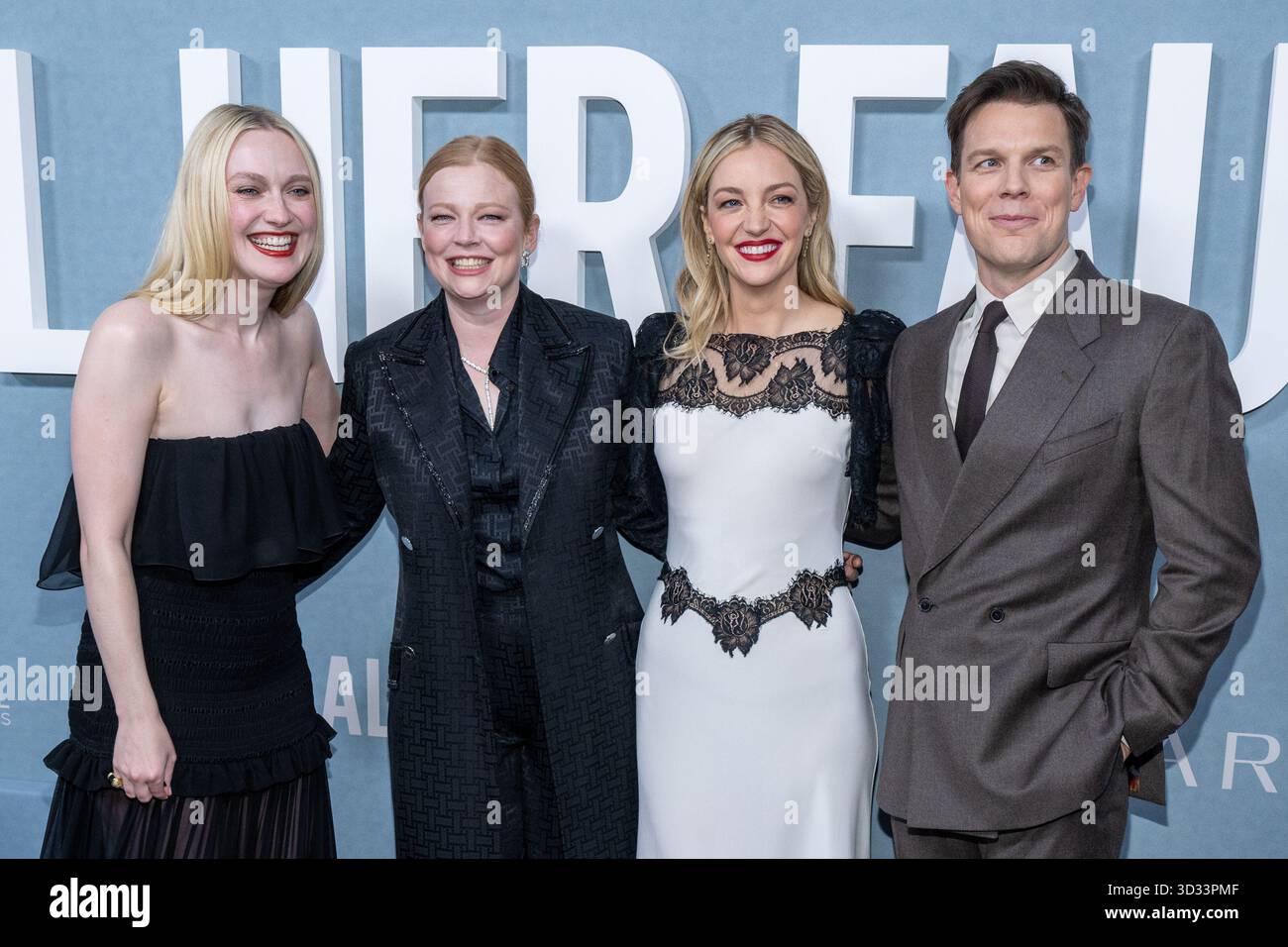 Photo by: NDZ/STAR MAX/IPx 2025 11/3/25 Dakota Fanning, Sarah Snook ...