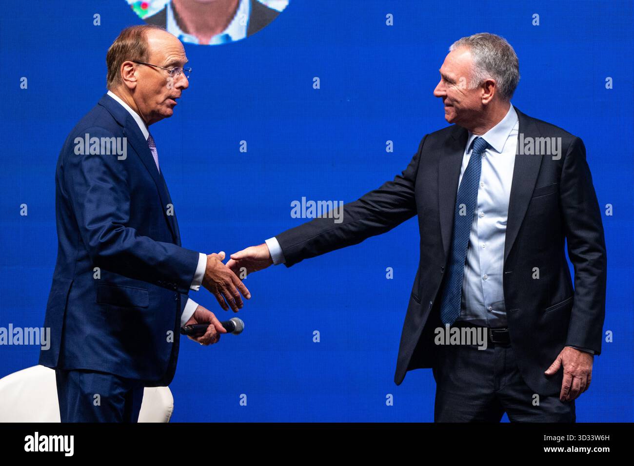 Larry Fink, Chairman and CEO of BlackRock shaking hands with Ken ...