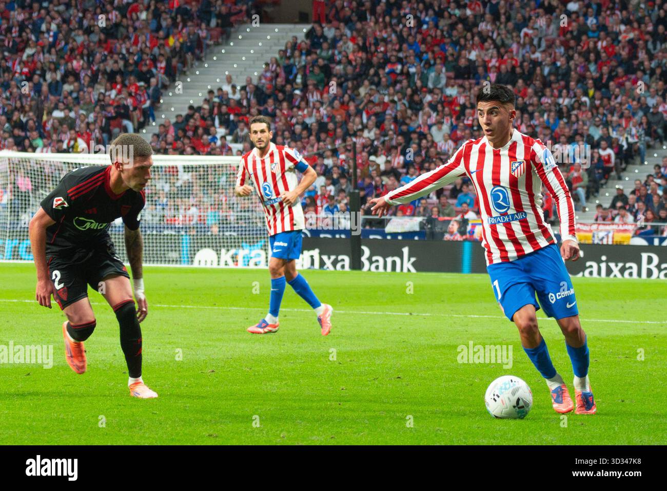Player spain runs ball hi-res stock photography and images - Alamy