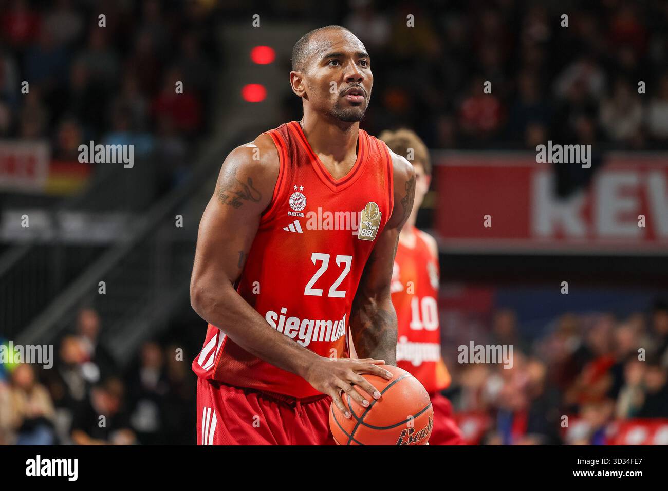 Isiaha Mike (FC Bayern Basketball, #22) beim Freiwurf, GER, FC Bayern ...