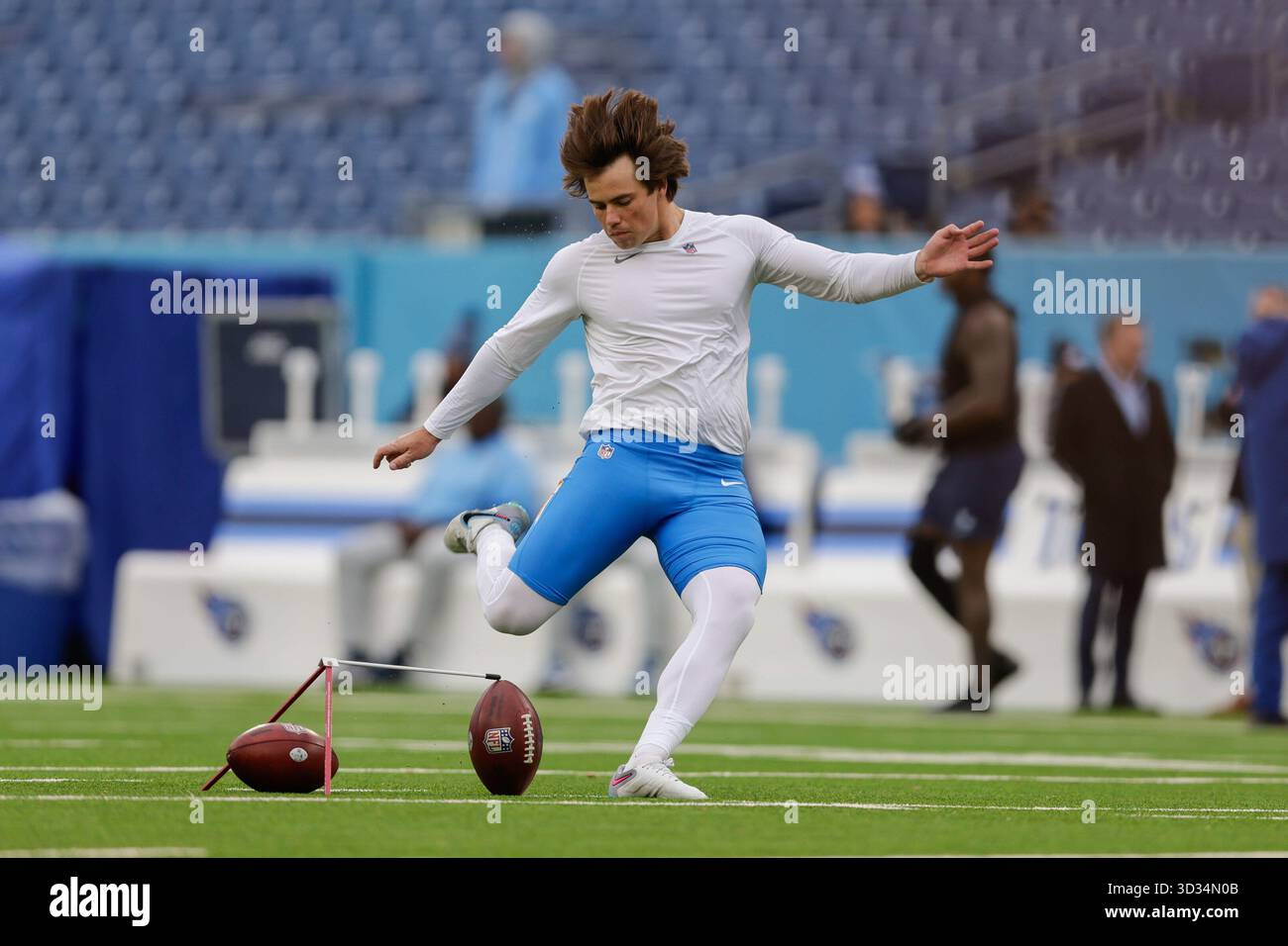 Los Angeles Chargers kicker Cameron Dicker (11) warms up prior to an ...