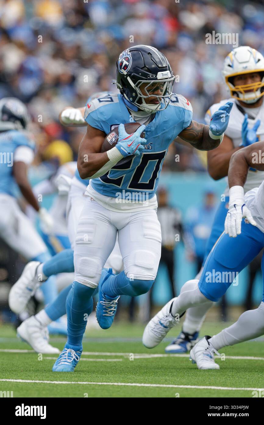 Tennessee Titans running back Tony Pollard (20) runs with the ball ...