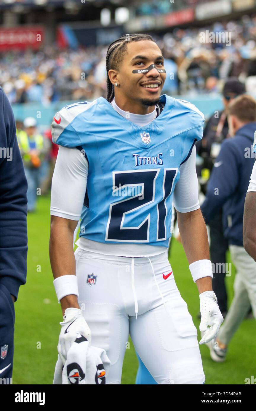 Tennessee Titans cornerback Roger McCreary (21) walks to the locker ...