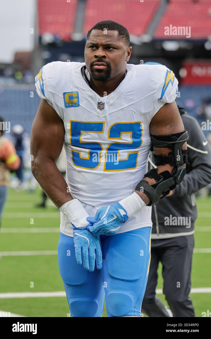 Los Angeles Chargers outside linebacker Khalil Mack (52) walks to the ...