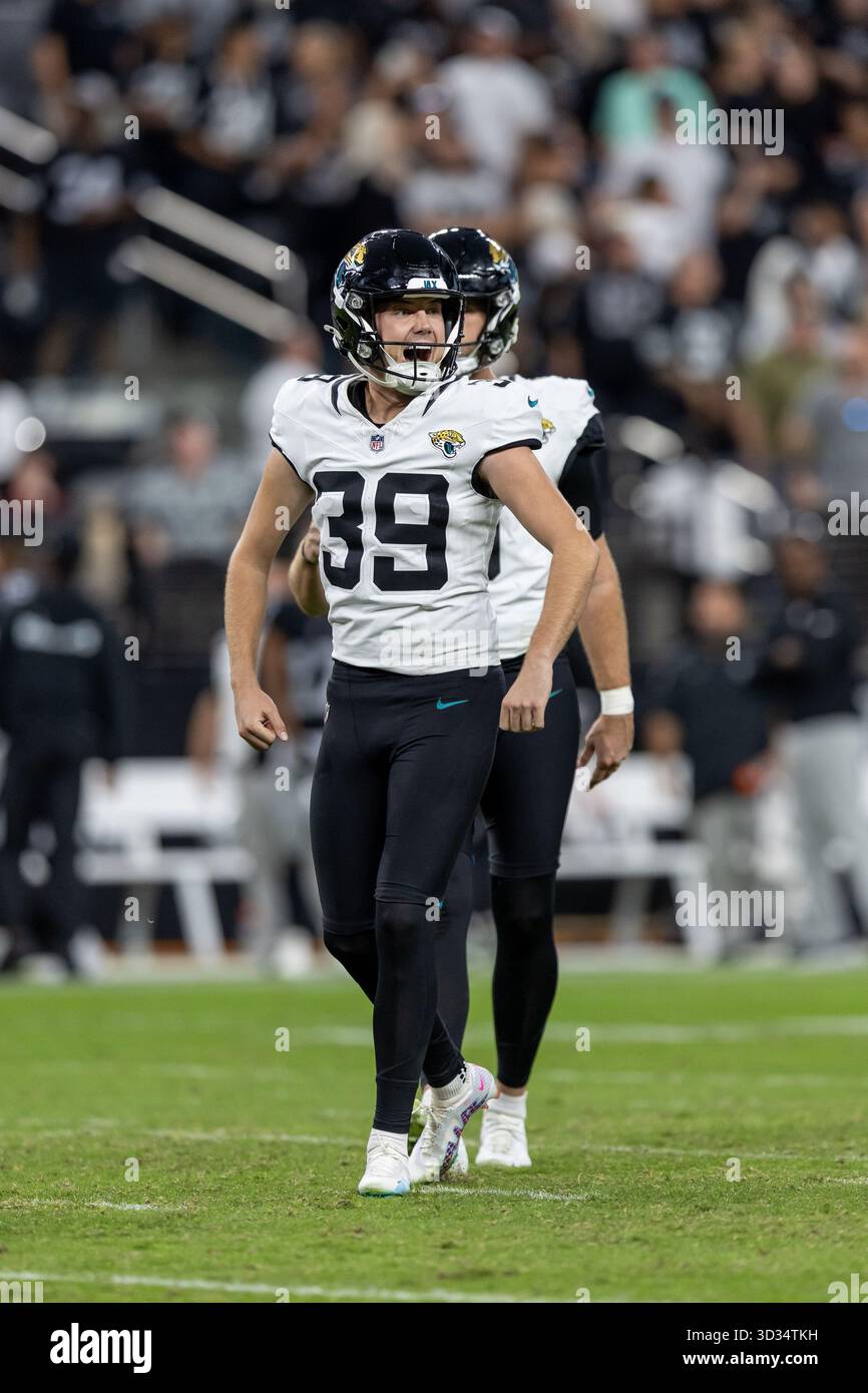 Jacksonville Jaguars kicker Cam Little (39) kicks a field goal against ...