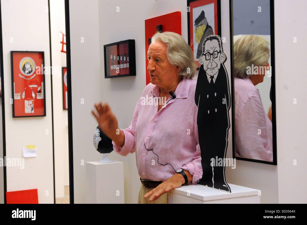 Milano - Personaggi - Giorgio Forattini Stock Photo - Alamy