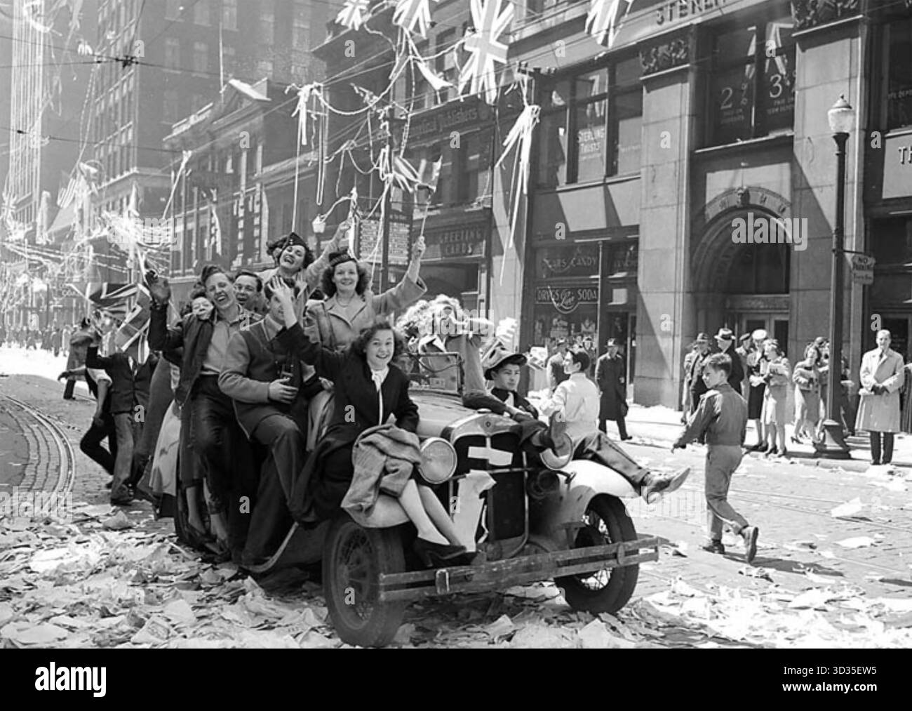 May 1945 ve day Black and White Stock Photos & Images - Alamy