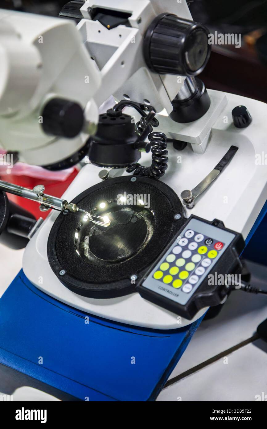 diamond polishing factory, gemological microscopes in lab diamond ...