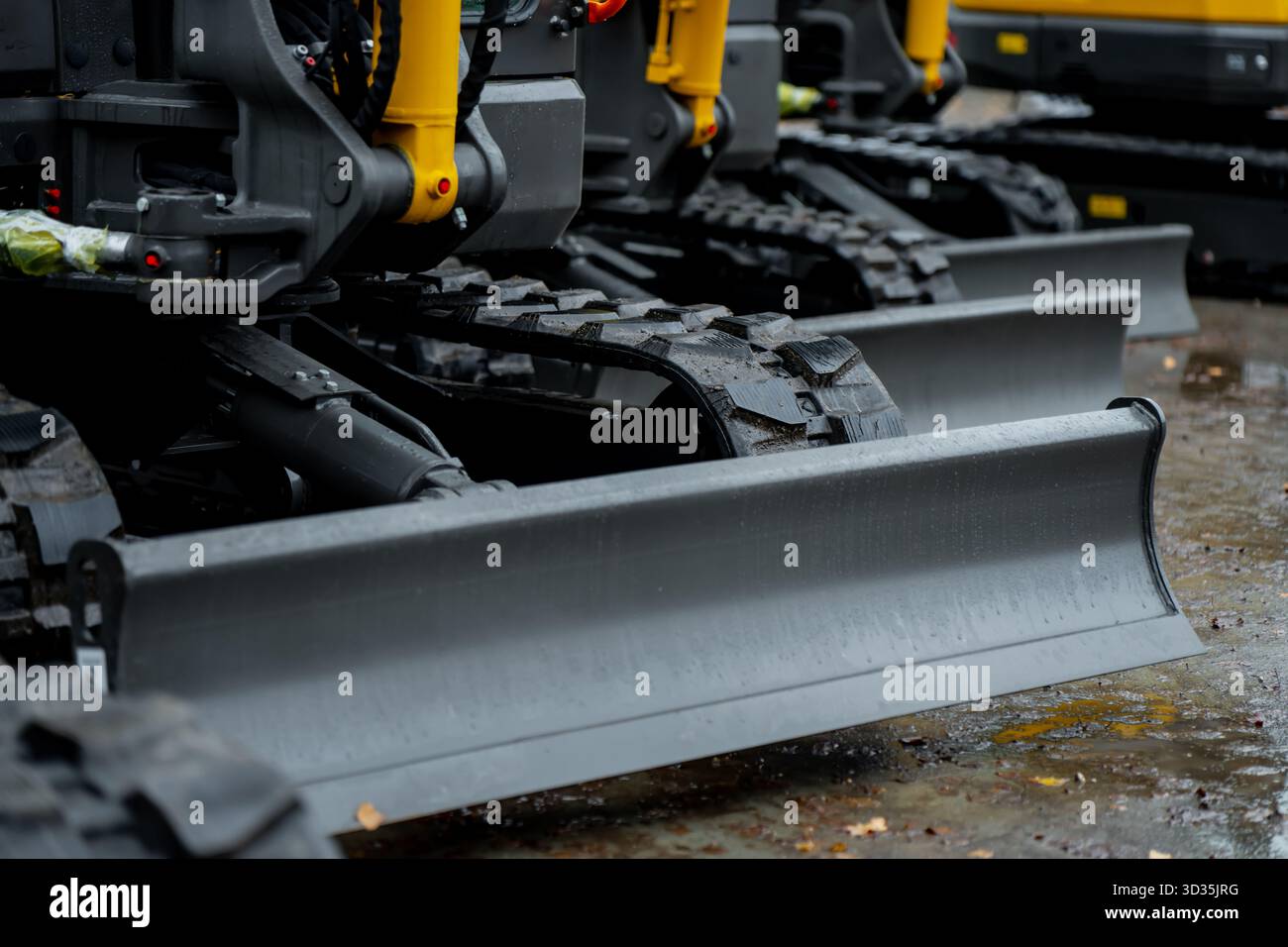 Mini excavator blade and track assembly showing hydraulic lift ...