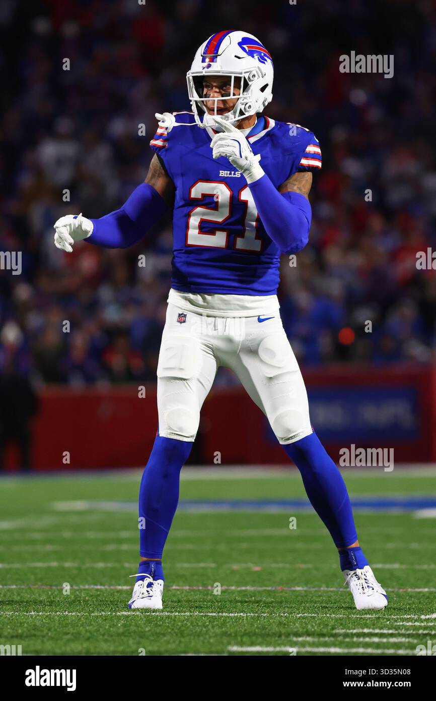 Buffalo Bills safety Jordan Poyer (21) lines up during the second half ...