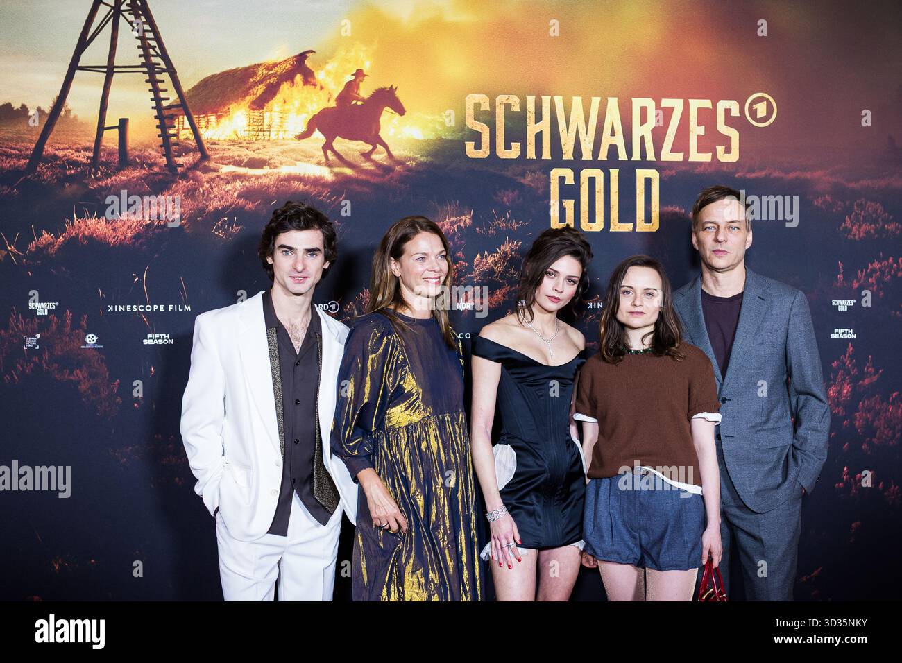 04 November 2025, Lower Saxony, Hanover: Actors Aaron Hilmer (l-r ...