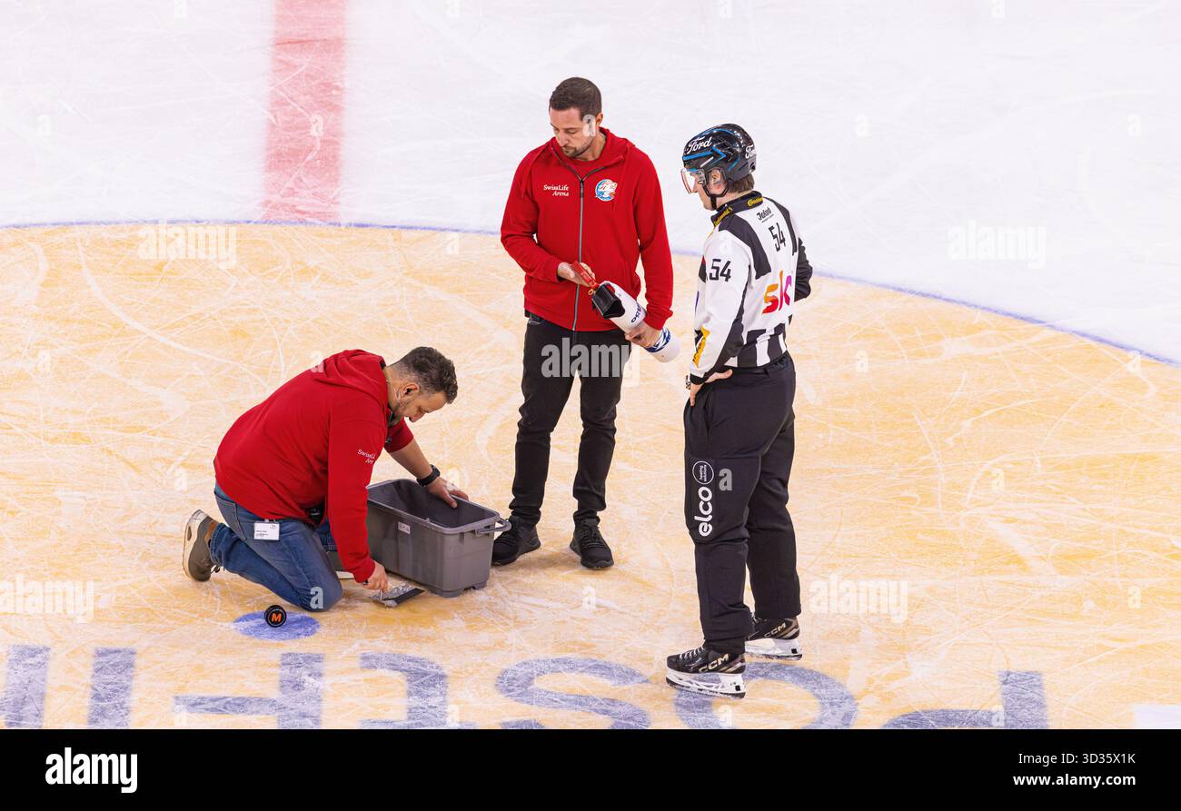 Zurich, Switzerland, 3rd Oct 2025: Line judge #54 Marcel Allenspach ...