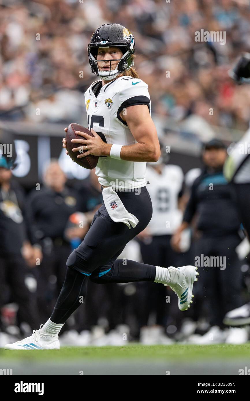 Jacksonville Jaguars quarterback Trevor Lawrence (16) rolls out against ...