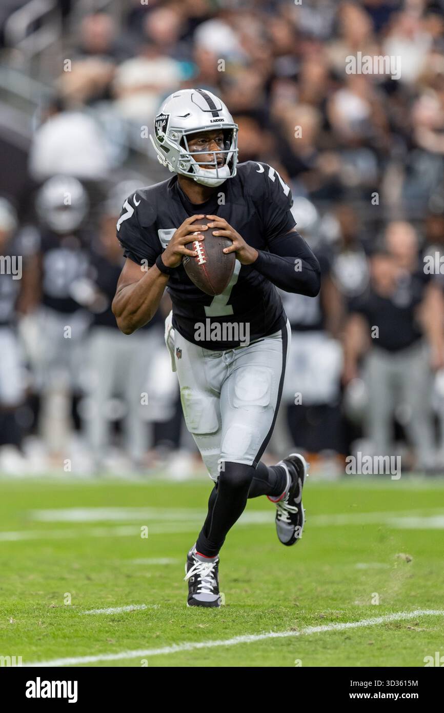 Las Vegas Raiders quarterback Geno Smith (7) scrambles against the ...