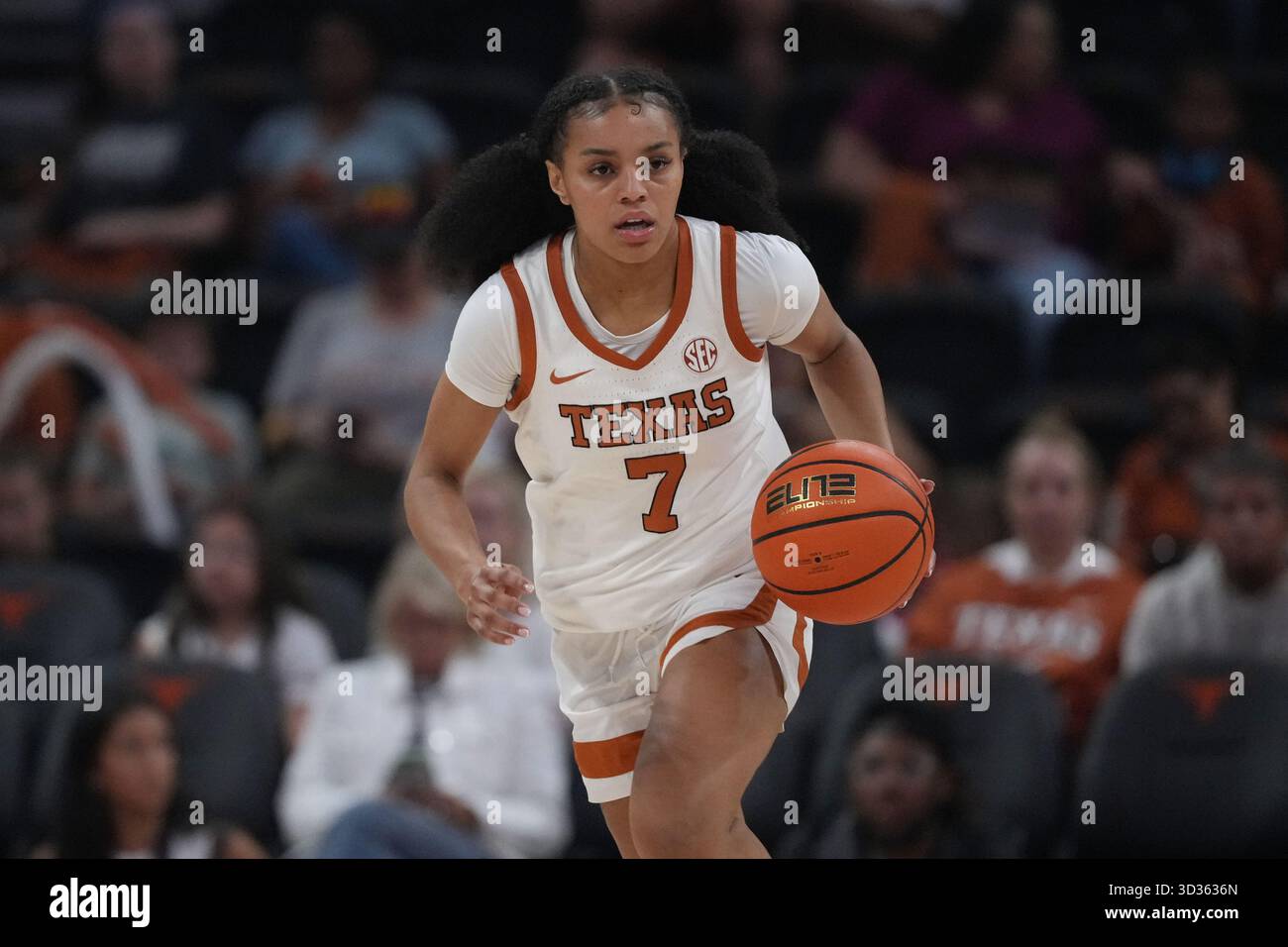 Texas guard Jordan Lee (7) moves the ball up court against Incarnate ...
