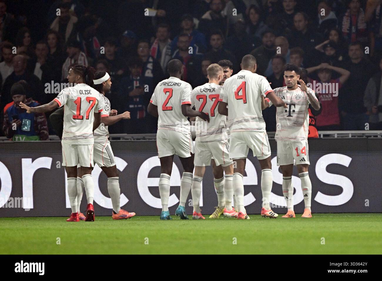 04 November 2025, France, Paris: Soccer: Champions League, Paris Saint ...