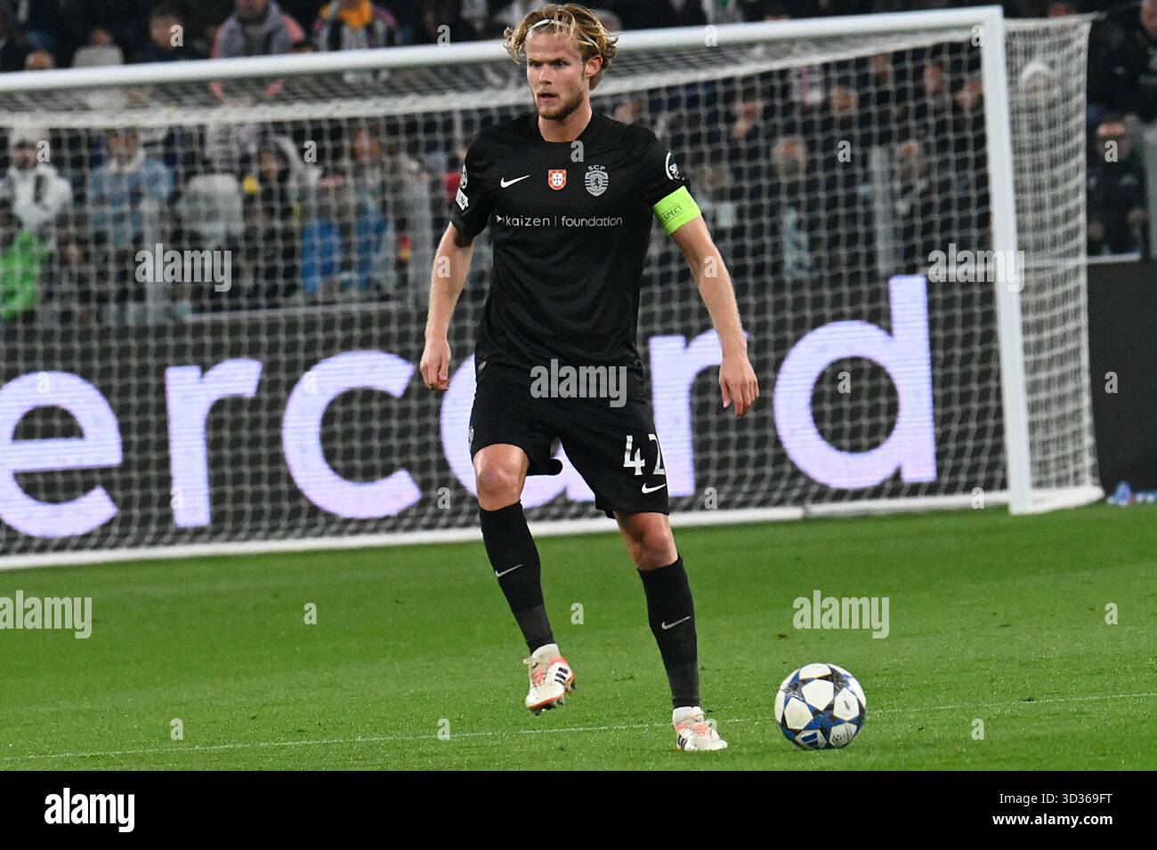 Morten Hjulmand (SCP Sporting Lisbona) in action during Juventus FC vs ...