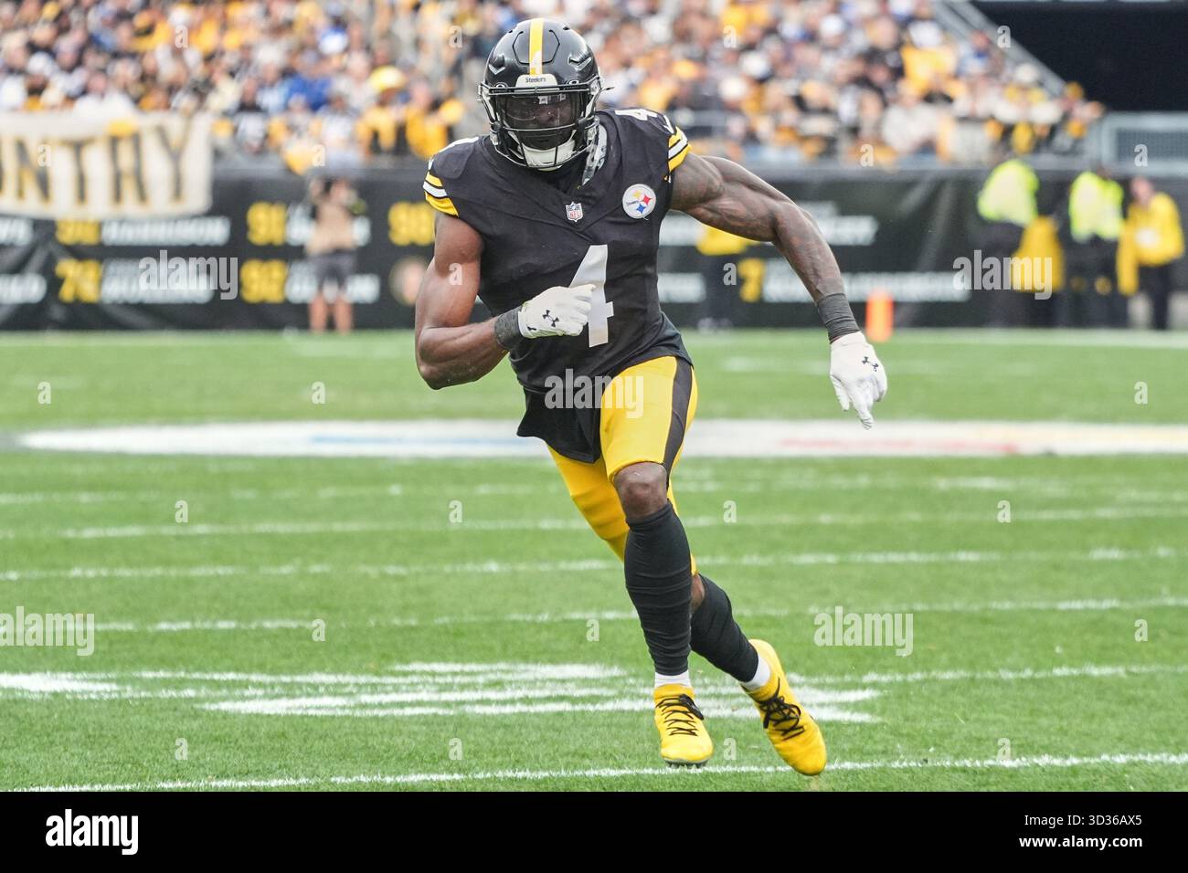 Pittsburgh Steelers wide receiver DK Metcalf (4) runs a route during an ...