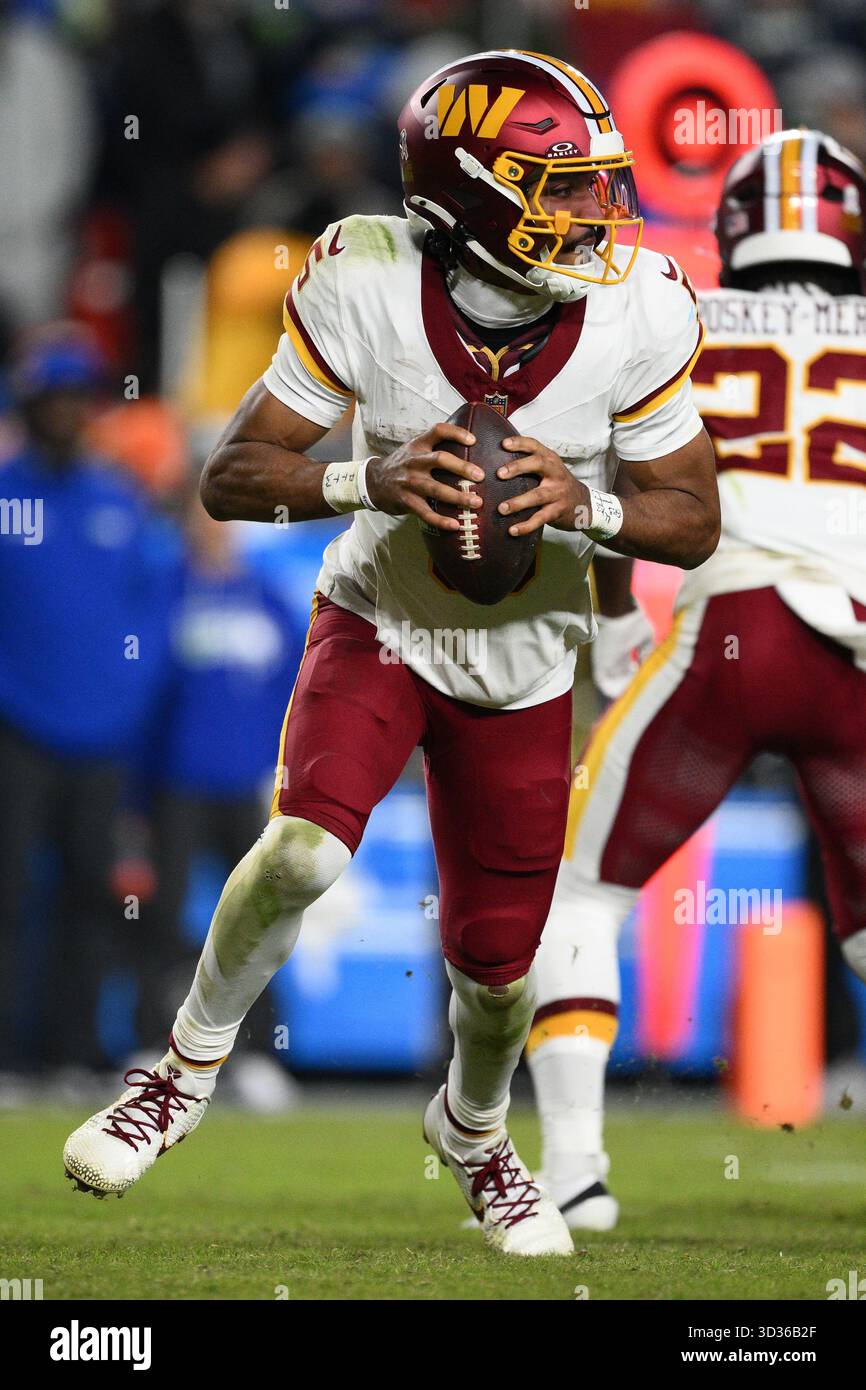 Washington Commanders quarterback Jayden Daniels (5) in action during ...