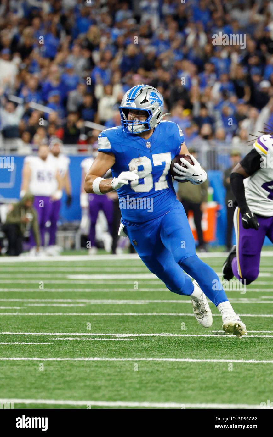 Detroit Lions tight end Sam LaPorta (87) runs the ball against the ...
