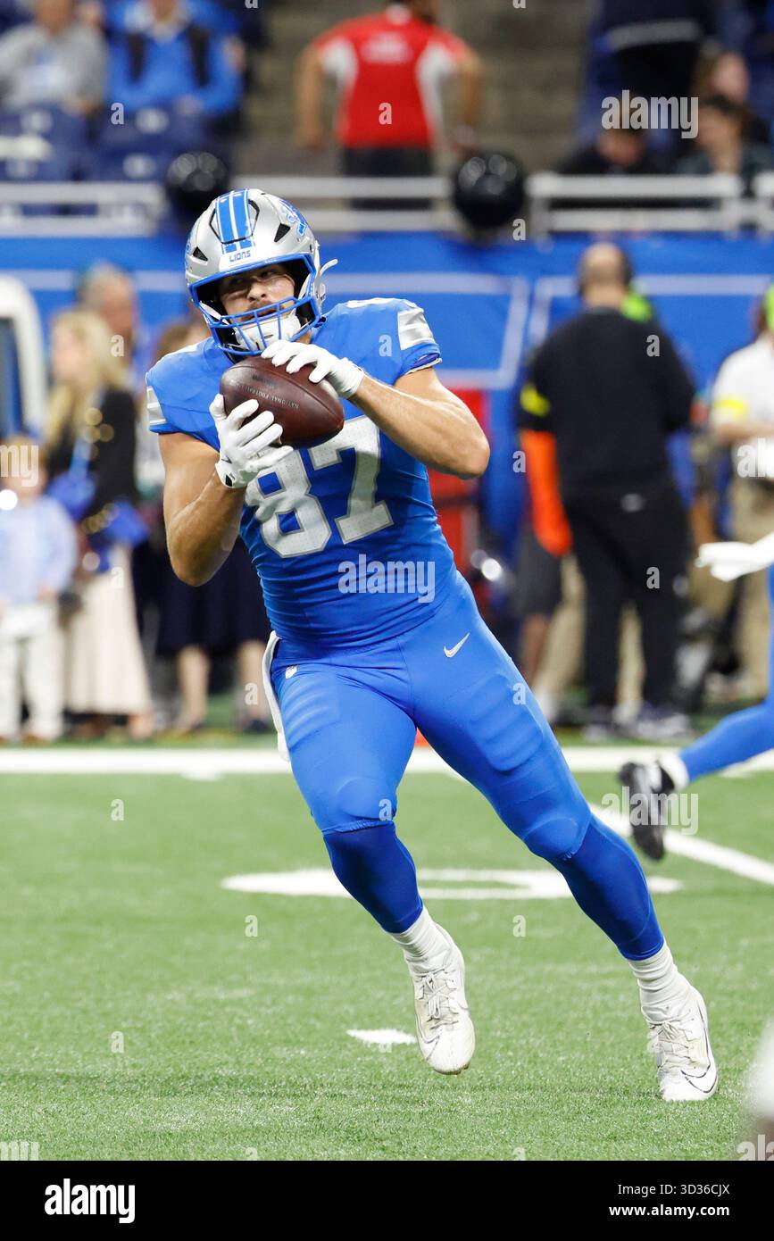 Detroit Lions tight end Sam LaPorta (87) makes a reception during warm ...