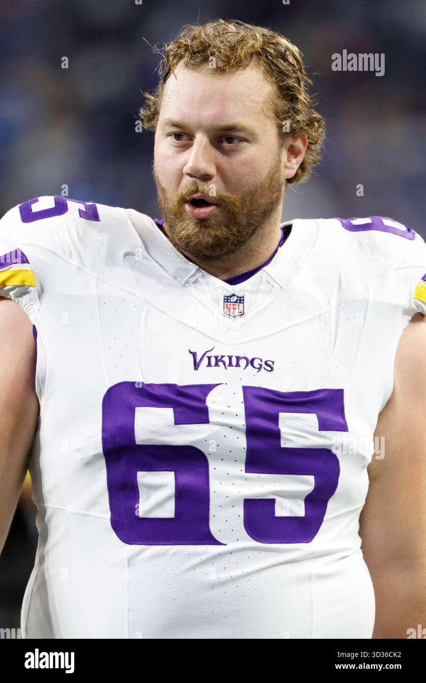 Minnesota Vikings guard Michael Jurgens (65) walks off the field ...