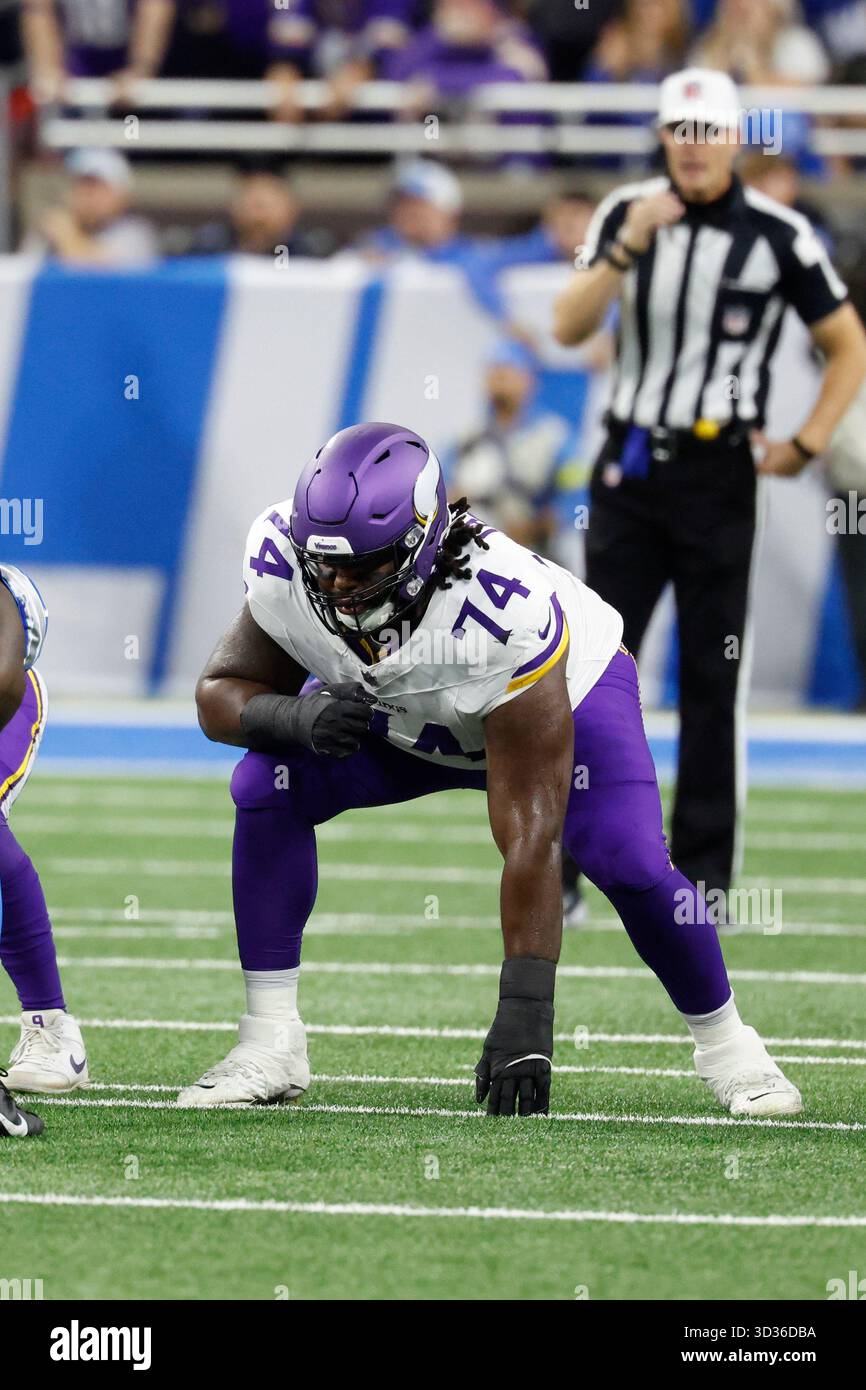 Minnesota Vikings guard Donovan Jackson (74) gets set on offense ...