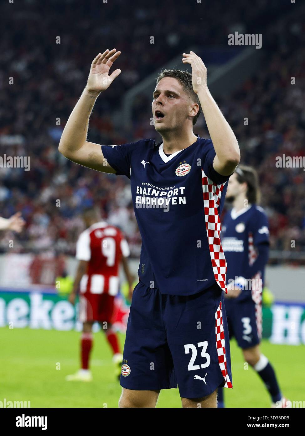 PIRAEUS - Joey Veerman of PSV Eindhoven reacts during the UEFA ...