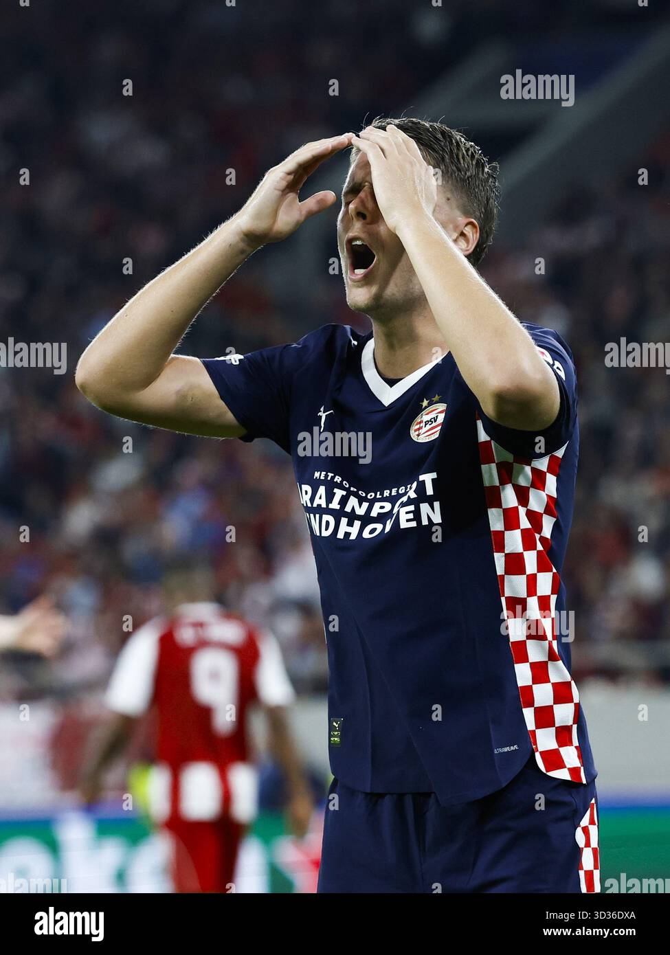 PIRAEUS - Joey Veerman of PSV Eindhoven reacts during the UEFA ...