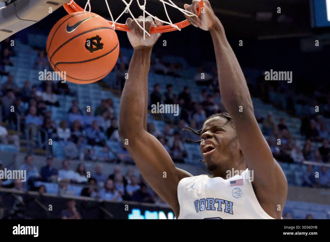 North Carolina forward Caleb Wilson (8) dunks against Central Arkansas ...