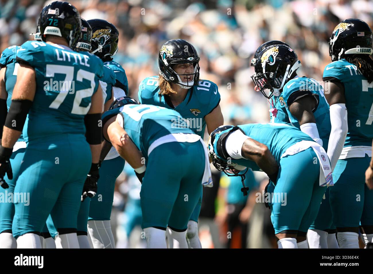 Jacksonville Jaguars quarterback Trevor Lawrence (16) calls a play in ...