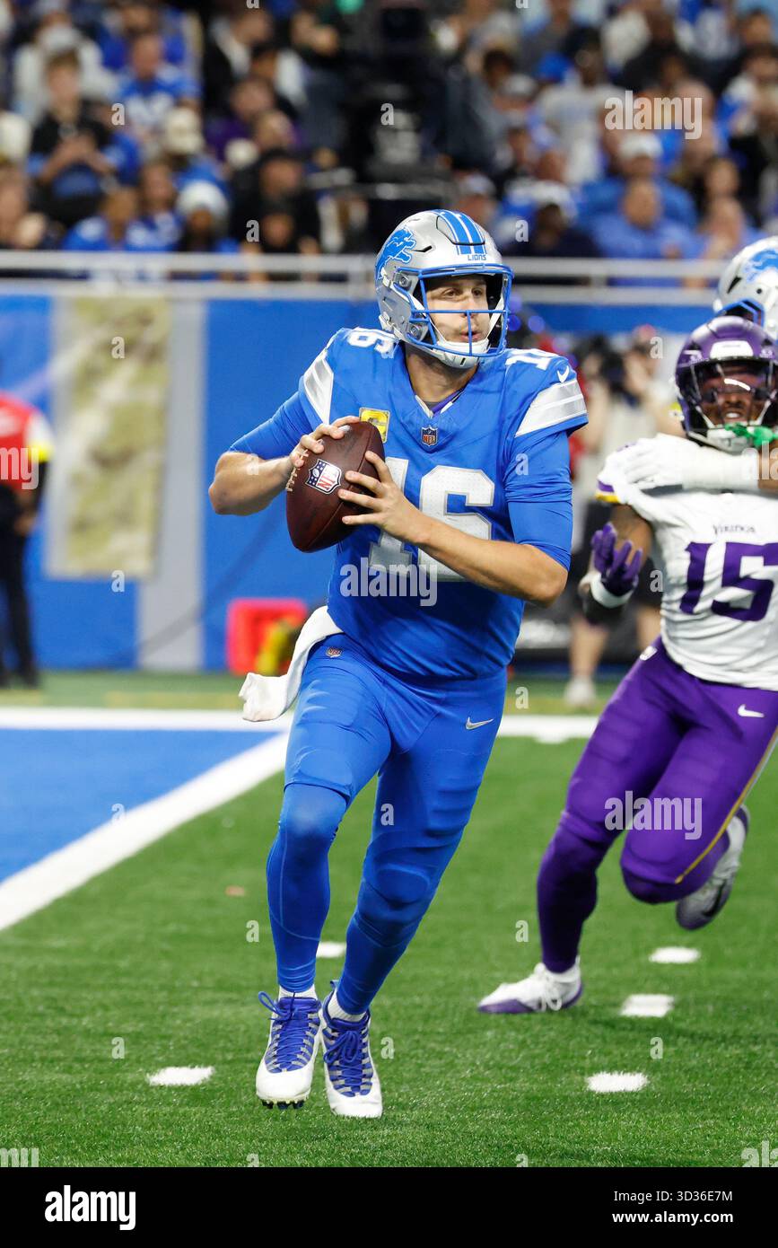 Detroit Lions quarterback Jared Goff (16) passes against the Minnesota ...