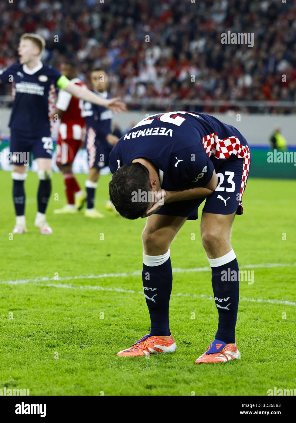 PIRAEUS - Joey Veerman of PSV Eindhoven reacts during the UEFA ...