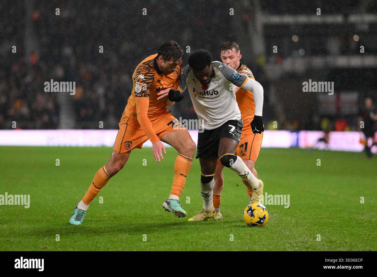 Hull City's Matt Crooks (left), Derby County's Patrick Agyemang (centre ...