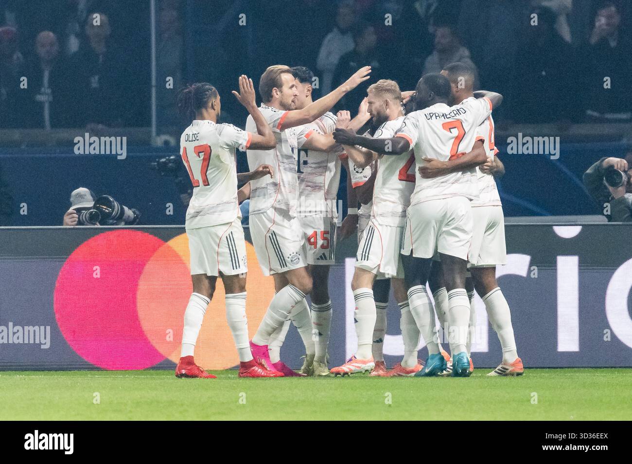 Jubel zum 1:0 durch Luis Diaz (FC FC Bayern Munich, 14), Tor [goal ...