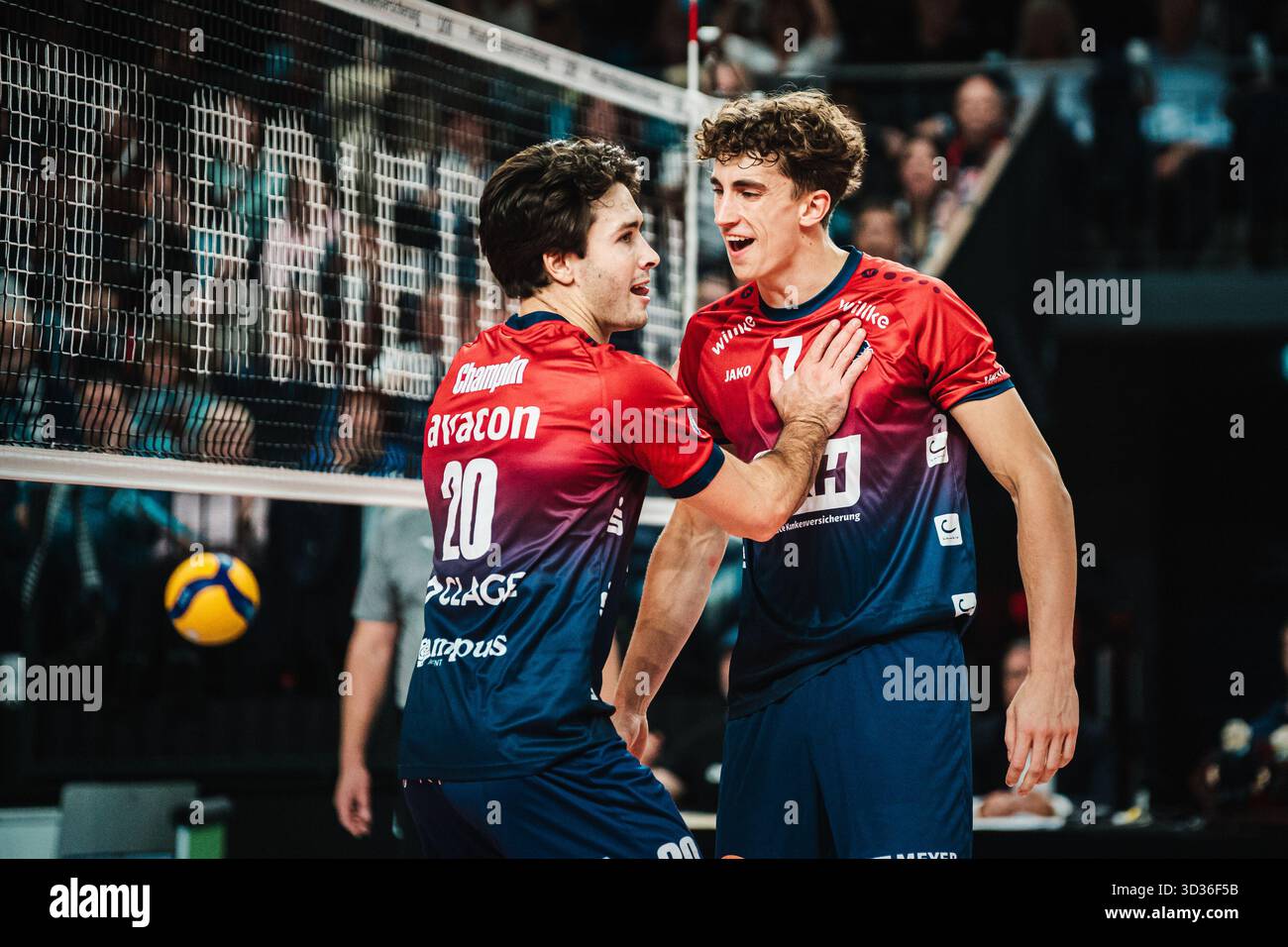 Ethan Champlin (SVG Lüneburg, 20) celebrates with Joscha Kunstmann (SVG ...