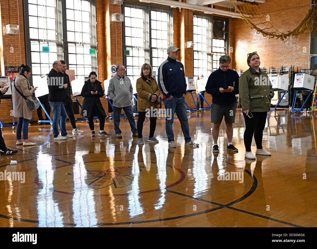 Photo by: Andrea Renault/STAR MAX/IPx 2025 11/4/25 New Yorkers come out ...