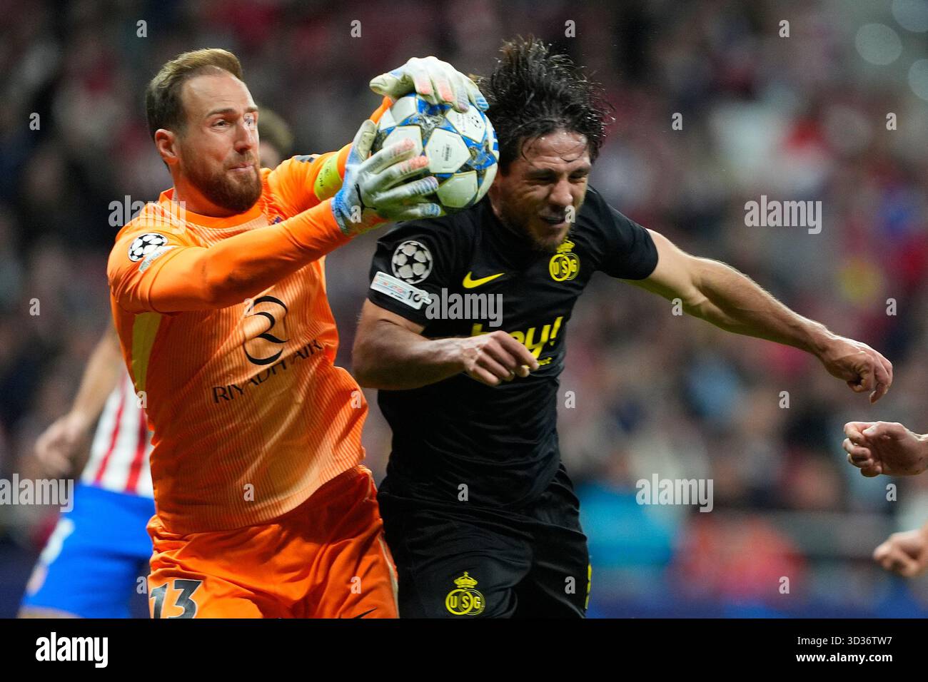 Atletico de Madrid's Jan Oblack (l) and R. Union Saint-Gilloise's ...