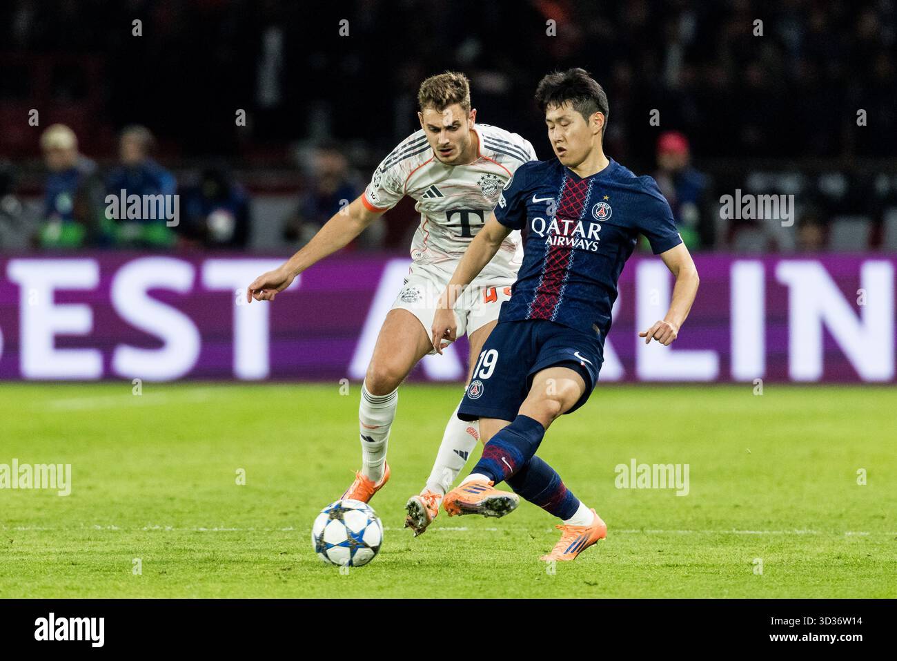 Zweikampf Josip Stanisic (FC FC Bayern Munich, 44), Kang-in Lee (FC ...