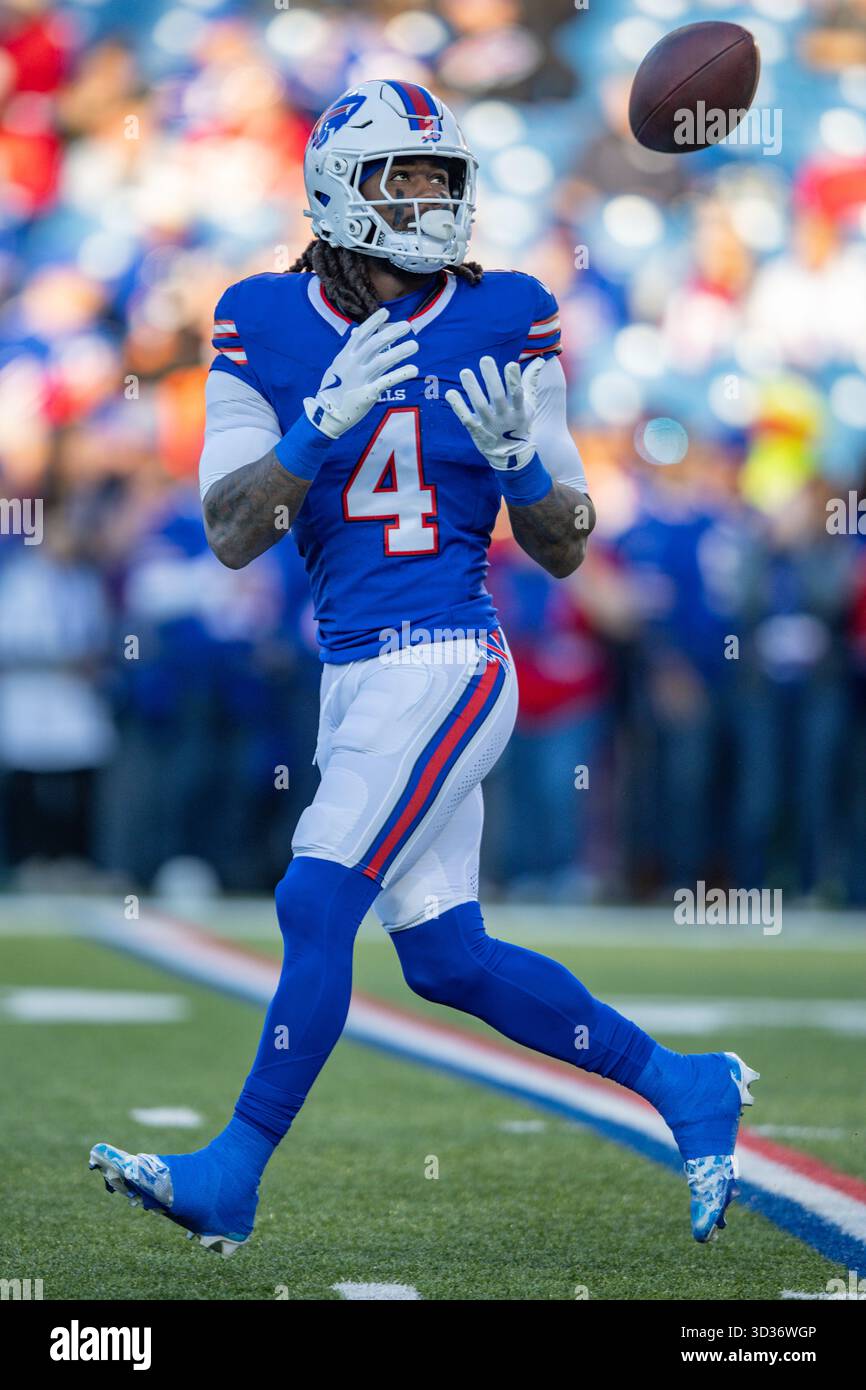 Buffalo Bills running back James Cook III (4) warms up before an NFL ...