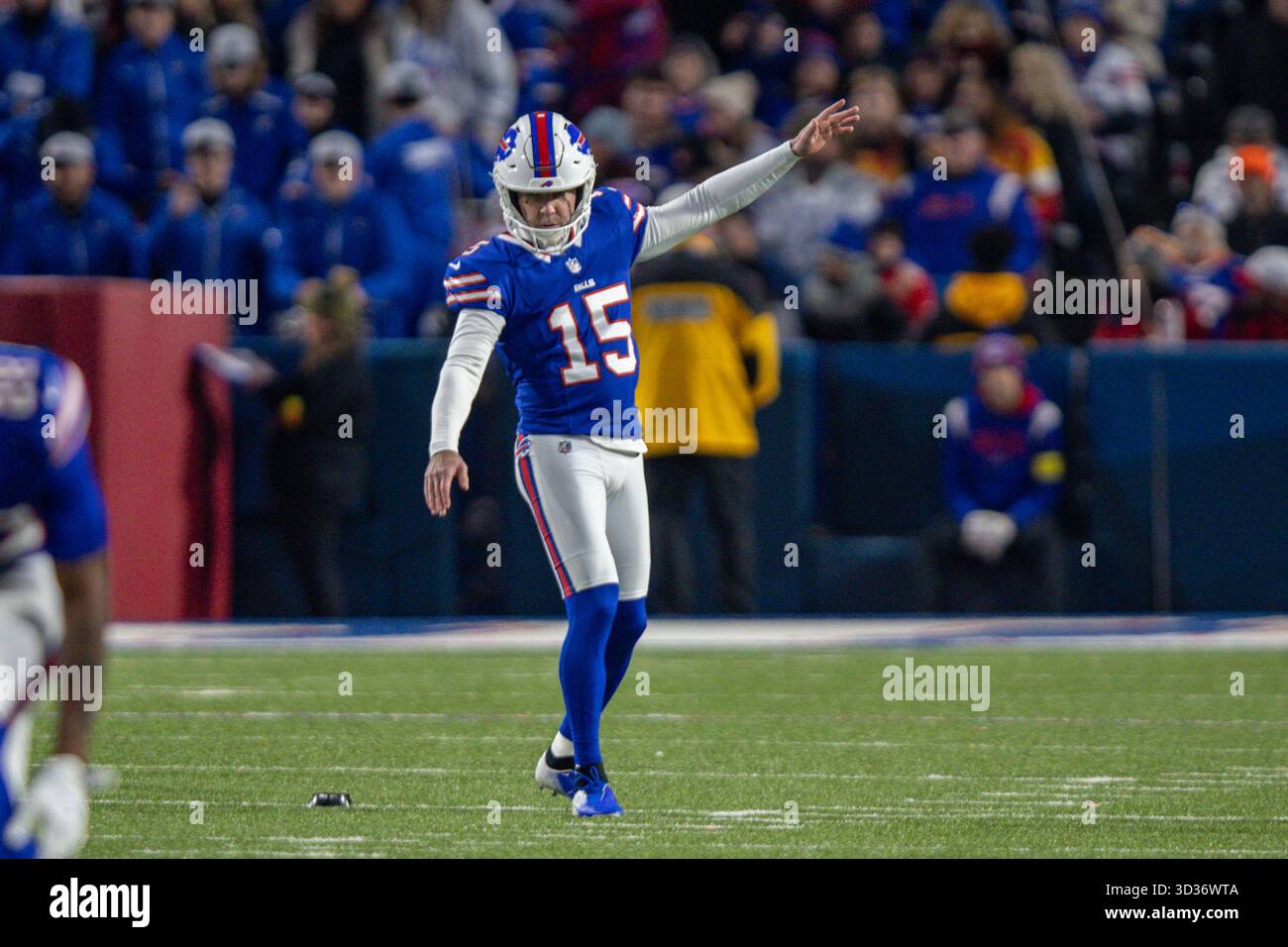 Buffalo Bills place kicker Matt Prater (15) kicks off during an NFL ...