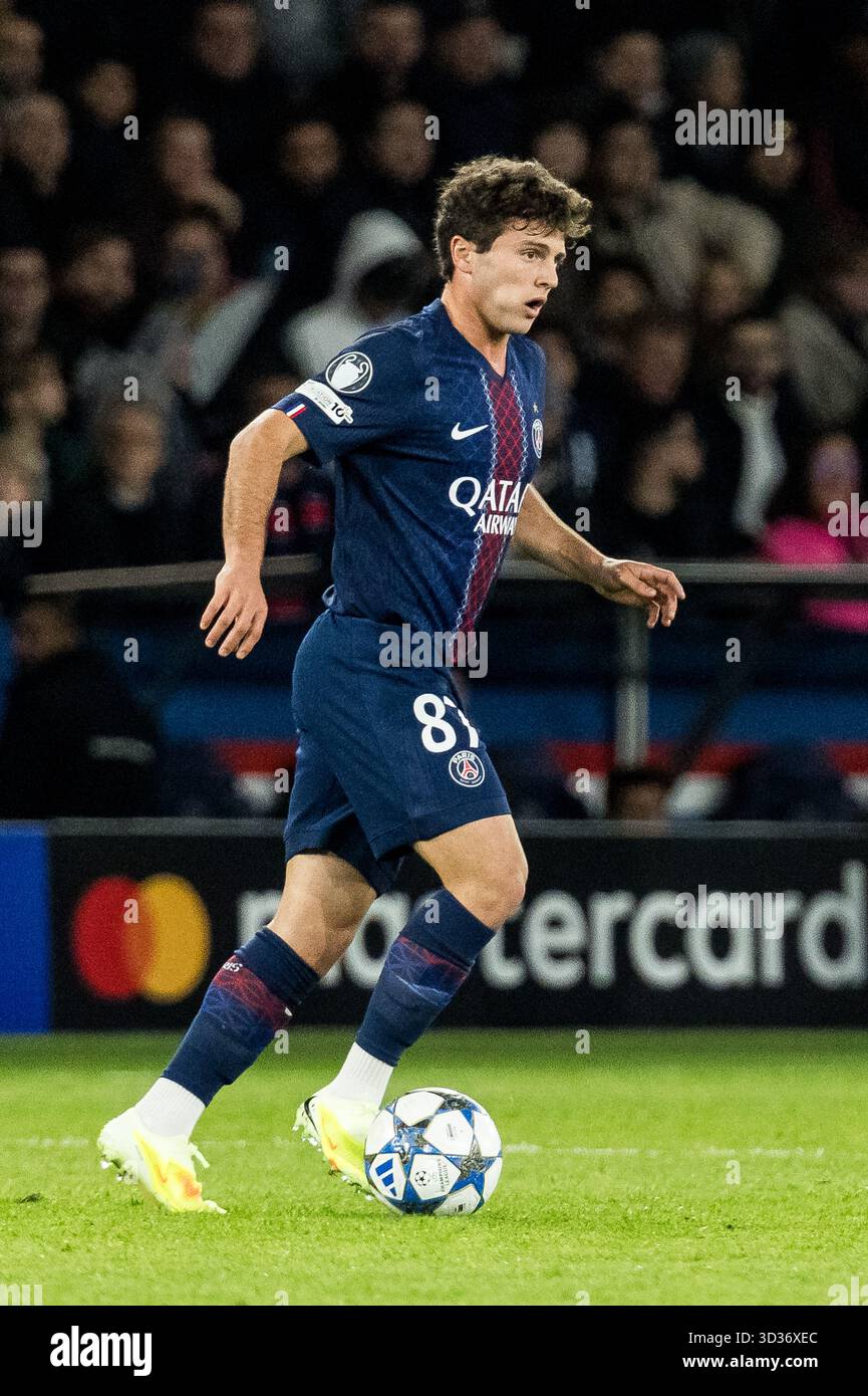 Joao Neves (FC Paris Saint-Germain, 87) am Ball PARIS, FRANKREICH 4. NOVEMBER: UEFA Champions ...