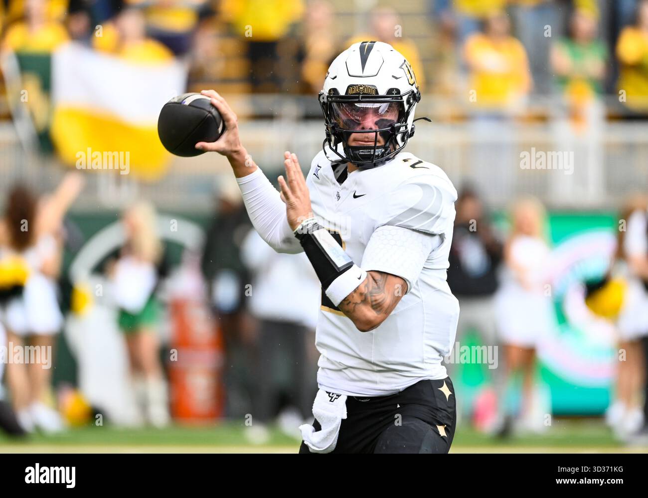 November 01, 2025 UCF Knights quarterback Tayven Jackson (2) drops back ...