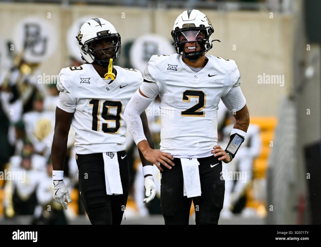 November 01, 2025 UCF Knights wide receiver Waden Charles (19) and UCF ...