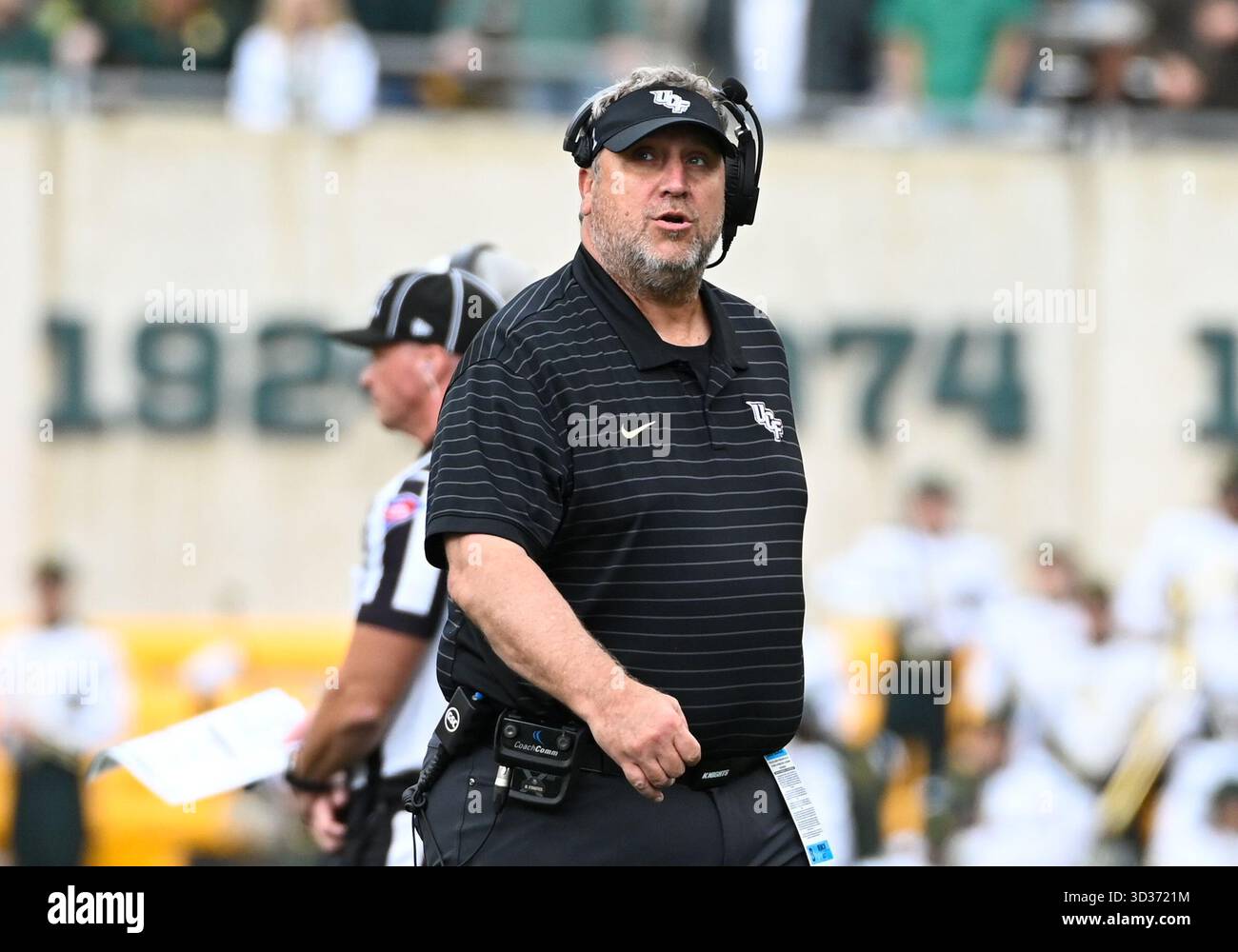 November 01, 2025 UCF Knights linebackers coach Mark D'Onofrio during ...