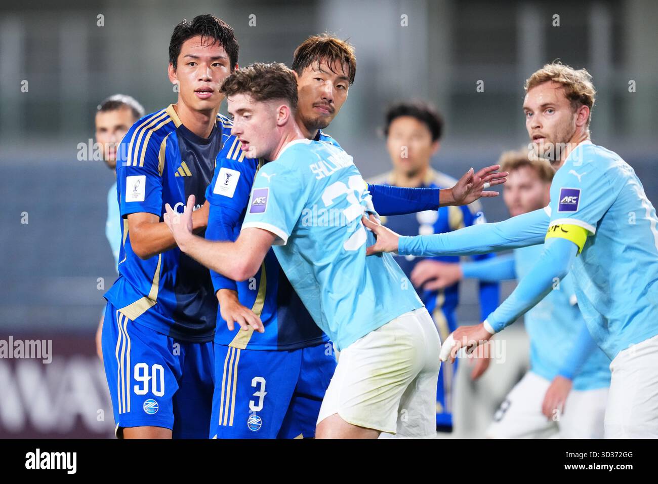 Machida Gion Stadium, Tokyo, Japan. 4th Nov, 2025. (L-R) OH Se Hun, Gen ...