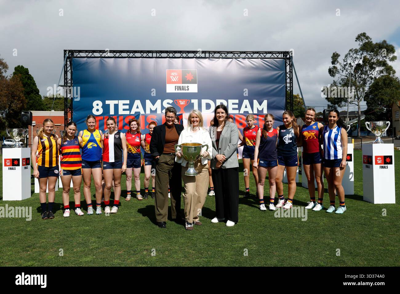 (L-R) Bec Goddard, Debbie Lee, Annie White pose with the cup with ...
