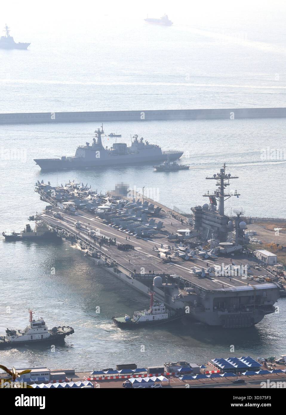 U.S. aircraft carrier George Washington The USS George Washington ...