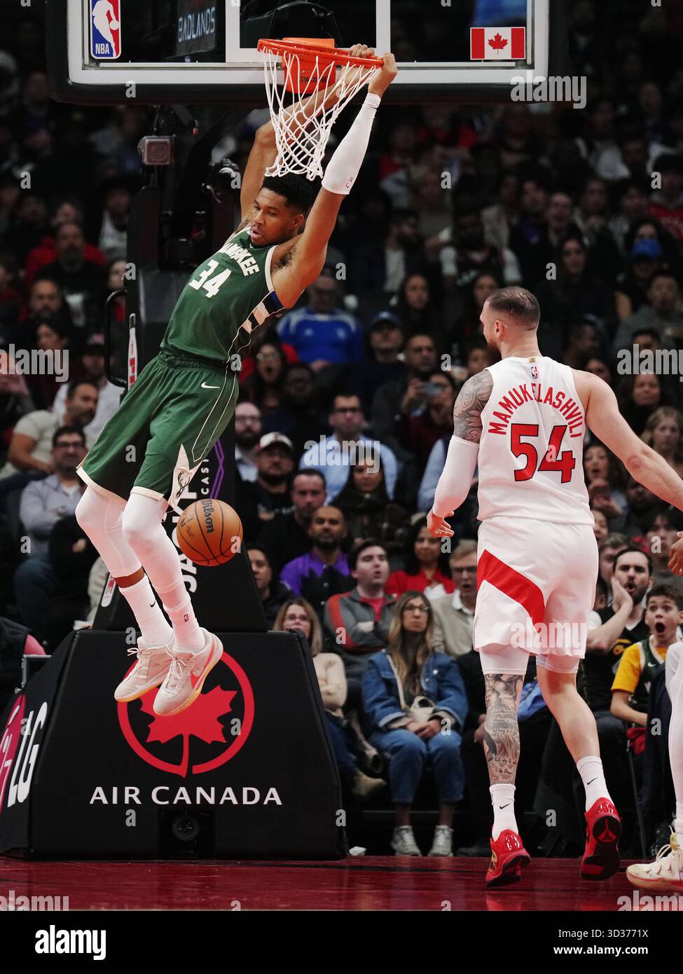 Milwaukee Bucks' Giannis Antetokounmpo (34) dunks as Toronto Raptors ...