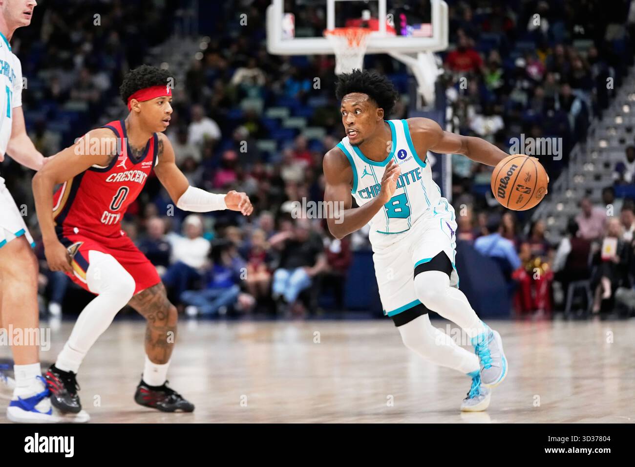 Charlotte Hornets guard Collin Sexton (8) drives to the basket against ...